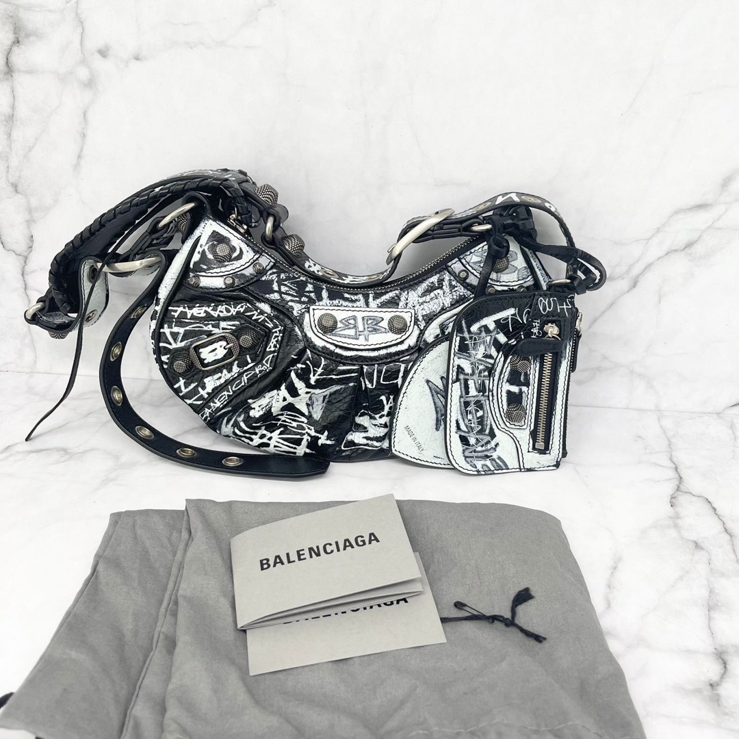 Balenciaga Le Cagole Shoulder Graffiti on Arena Lamb Skin Black 2022, Fesyen Wanita, Tas ...