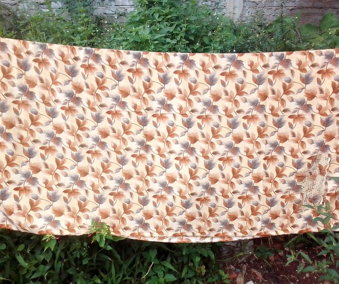 Kain Bahan Baju Motif Daun coklat krem preloved, Fesyen Wanita, Pakaian ...