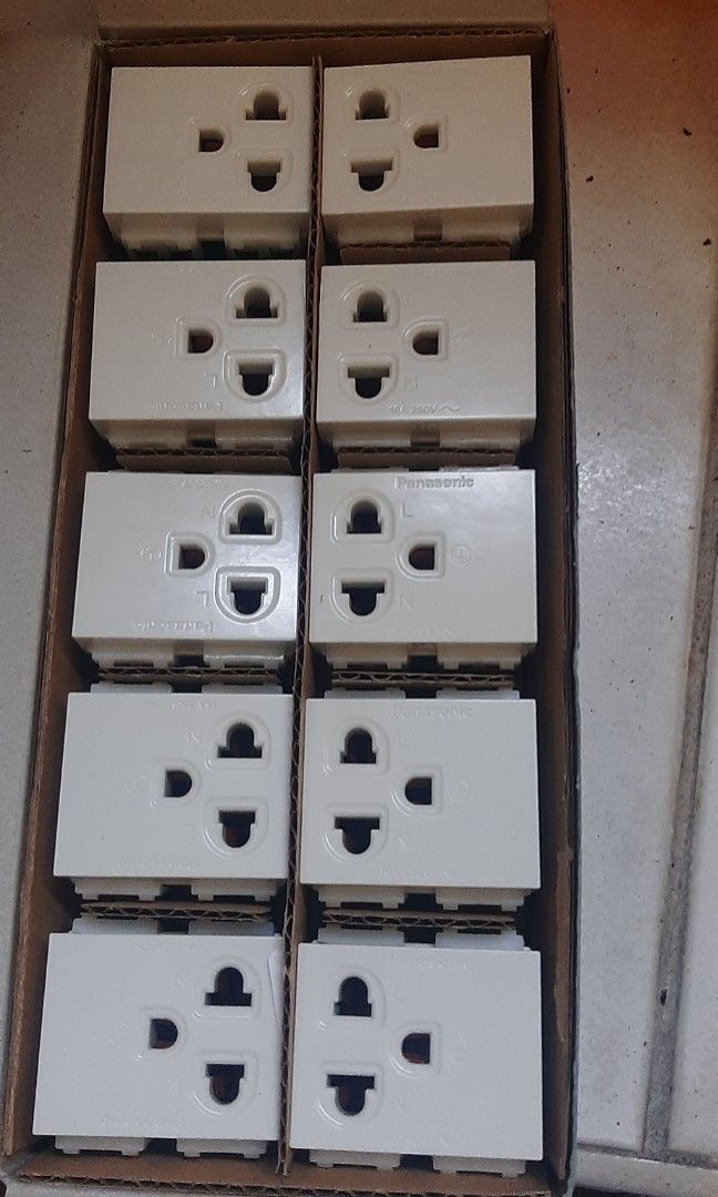 Panasonic Grounding Universal Receptacle, Commercial & Industrial ...