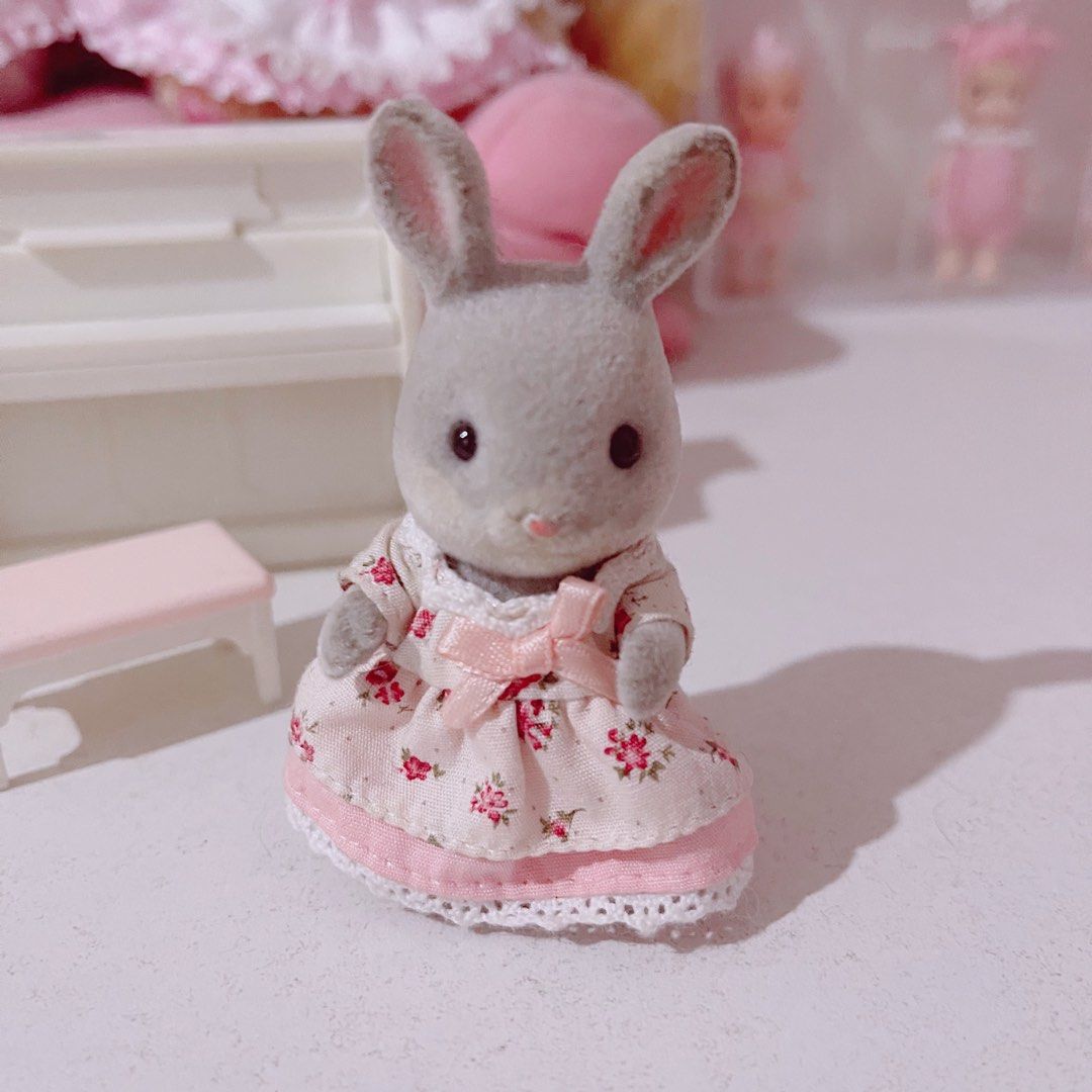 Sylvanian rabbit Mom, Hobbies & Toys, Toys & Games on Carousell