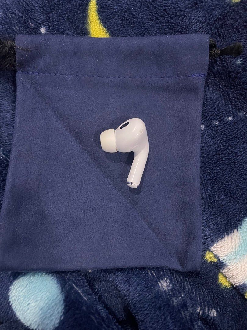 Airpods pro 2 gen lightning RIGHT earpod (original) warranty till 26 ...