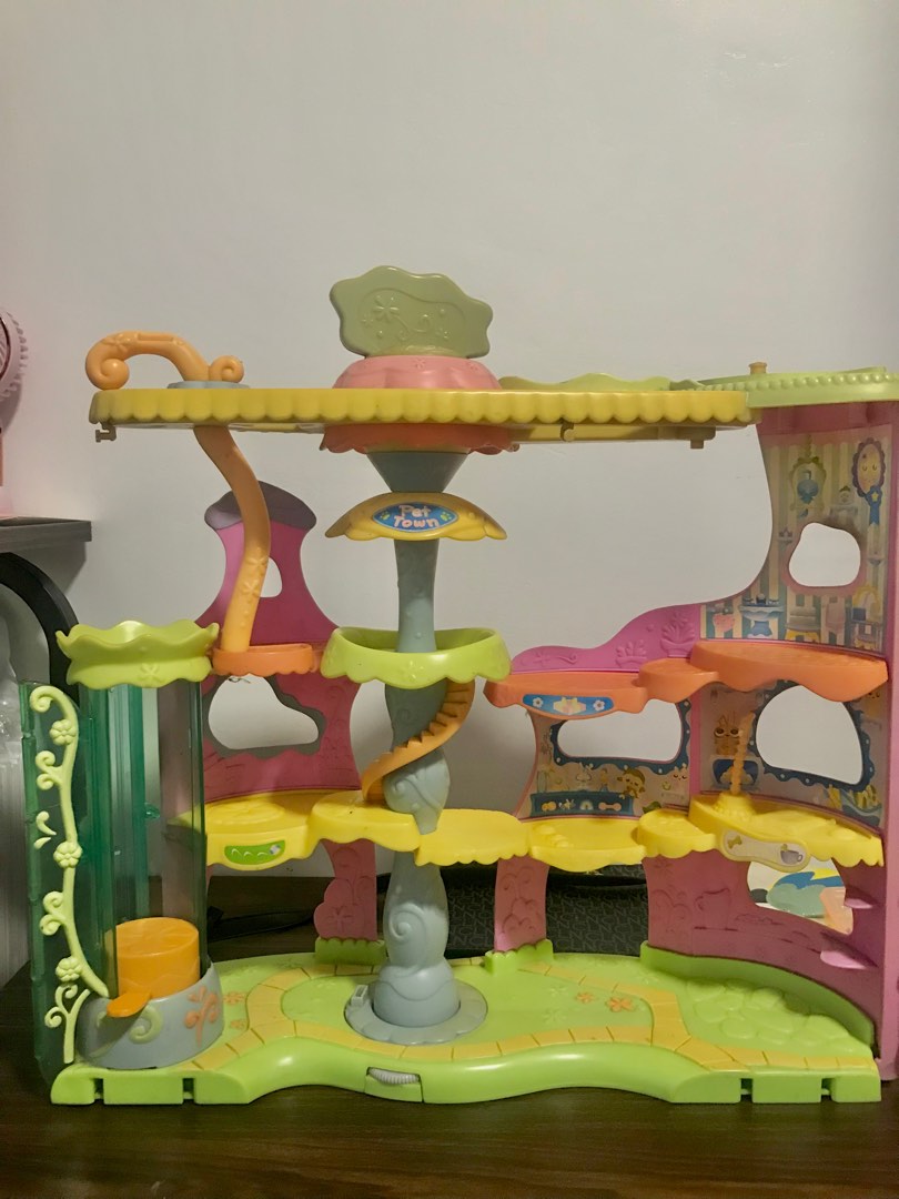 AUTHENTIC Littlest pet shop HOUSE (pet town), Hobbies & Toys, Toys ...