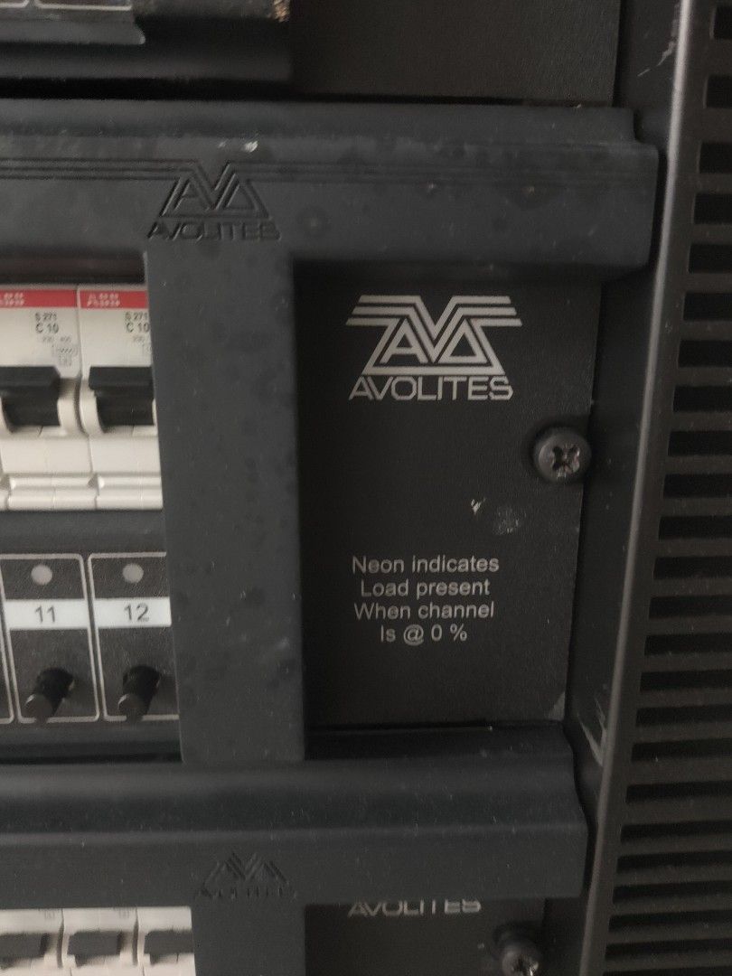 Avolites ART 2000 Stage Light Dimming Control System for sale @ $4000 ...