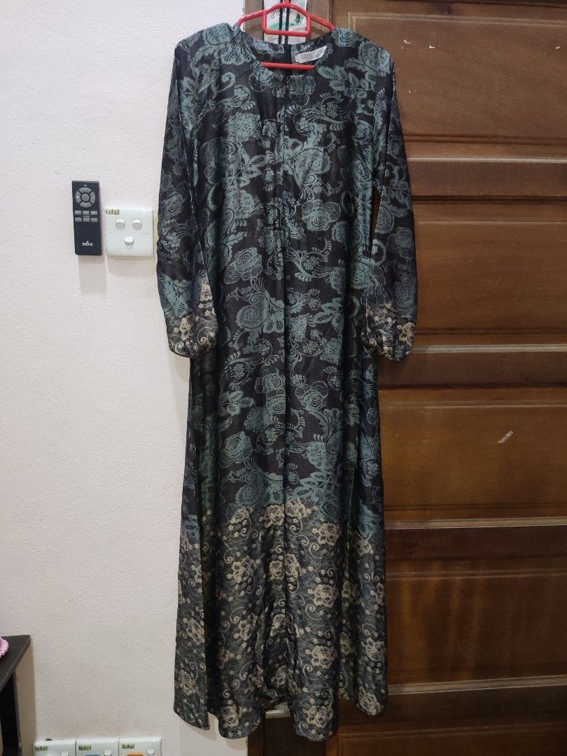 Baju Jubah Slim Fit, Women's Fashion, Muslimah Fashion, Baju Kurung ...