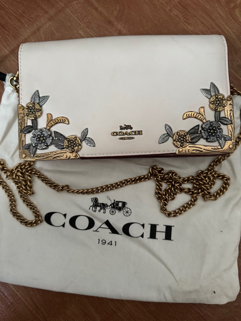 Coach wallet on chain, Fesyen Wanita, Tas & Dompet di Carousell