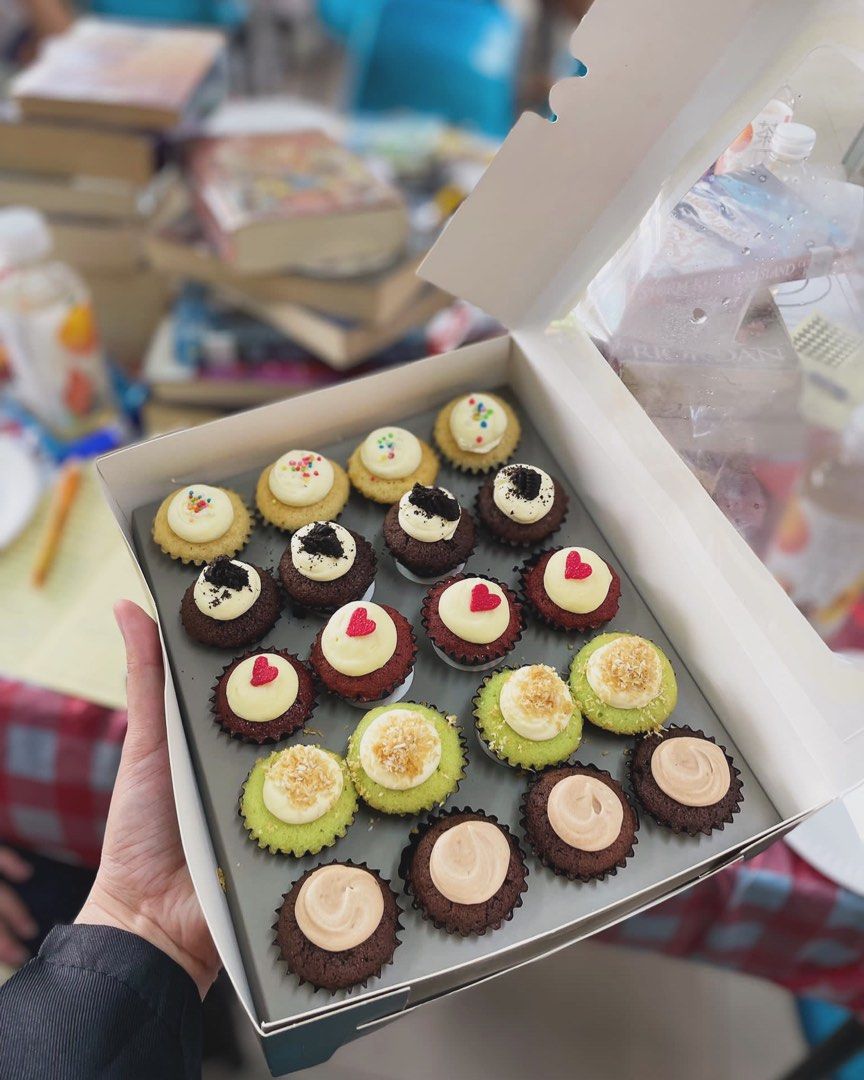 Cupcakes/ tarts/tartlets/ brownies/ honey cornflakes/ cream puff ...