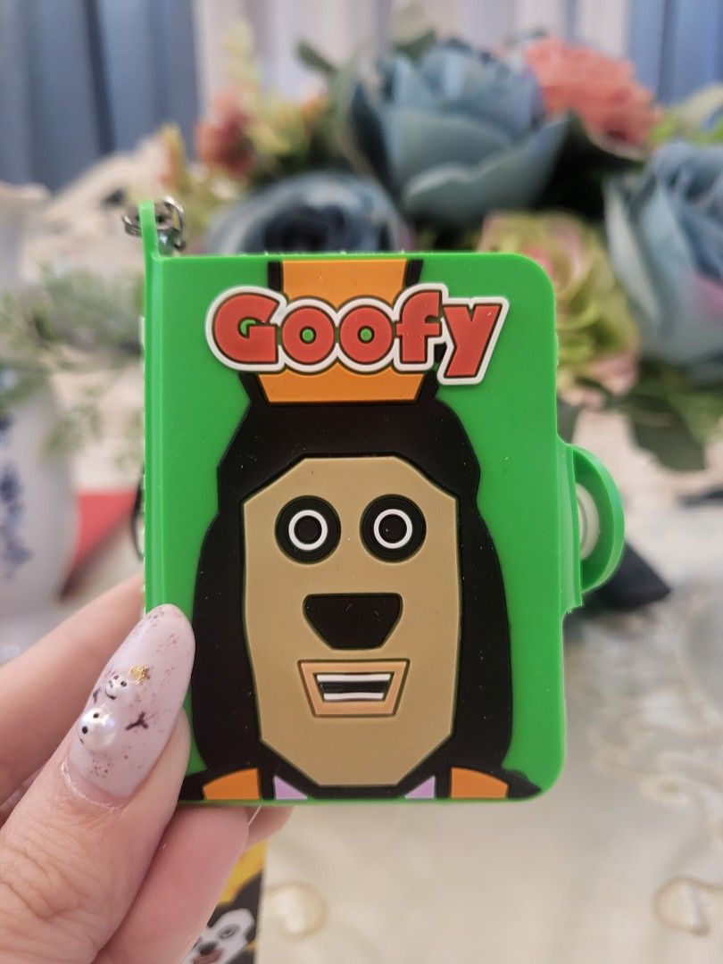 Disney Mickey & Friends Goofy Cubic Mouth Mini Notebook Keychain ...