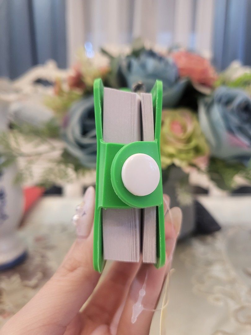 Disney Mickey & Friends Goofy Cubic Mouth Mini Notebook Keychain ...