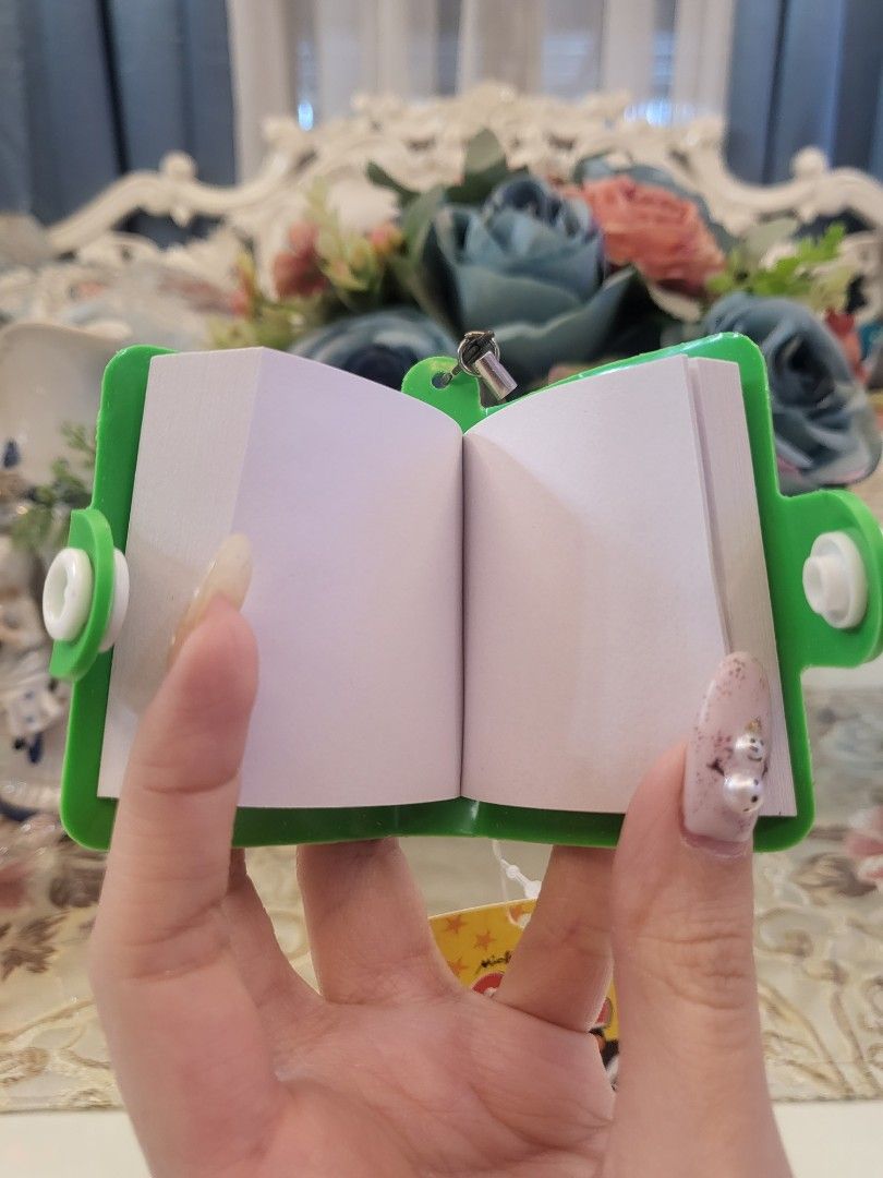 Disney Mickey & Friends Goofy Cubic Mouth Mini Notebook Keychain ...