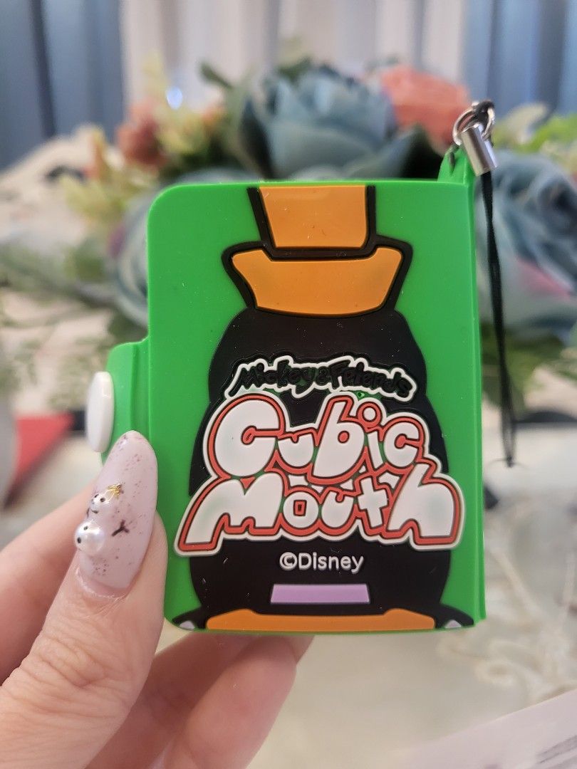 Disney Mickey & Friends Goofy Cubic Mouth Mini Notebook Keychain ...