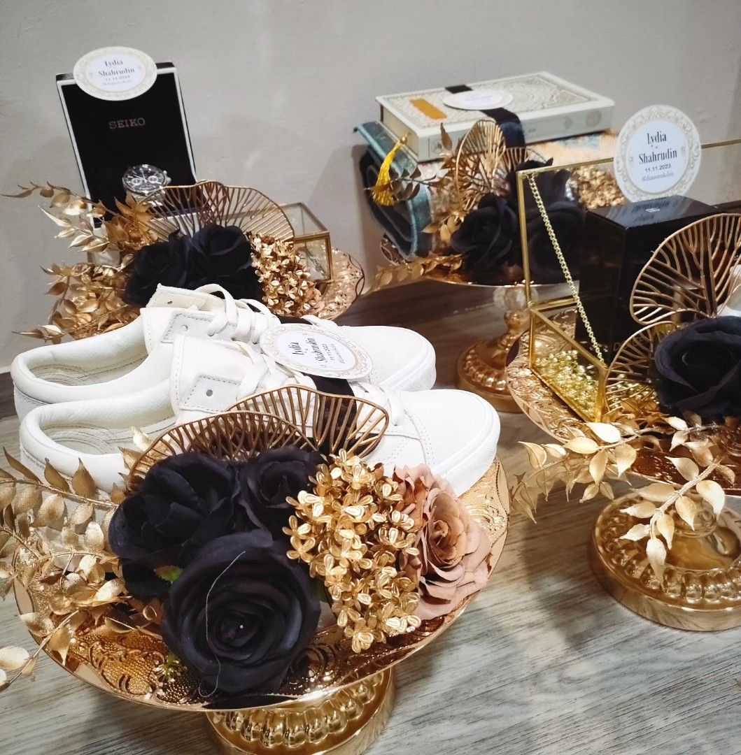 Dulang Gubahan Hantaran - Gold Stand Tray, Hobbies & Toys, Stationery ...