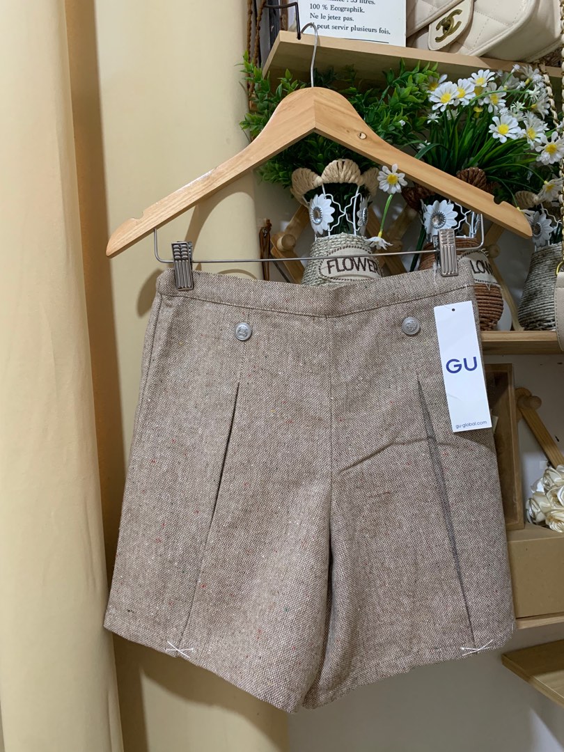 GU by UNIQLO Box Pleats Shorts, Women's Fashion, Bottoms, Shorts on ...