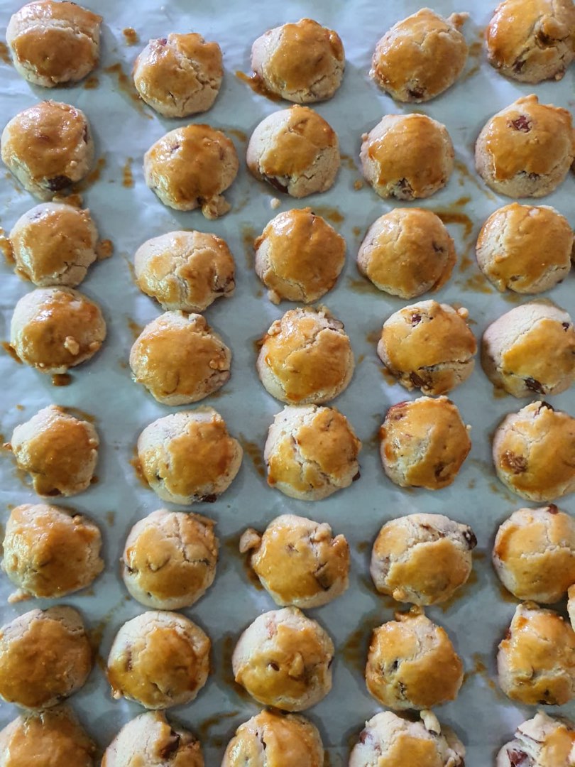 Homemade almond cookies with bites, Food & Drinks, Homemade Bakes on ...