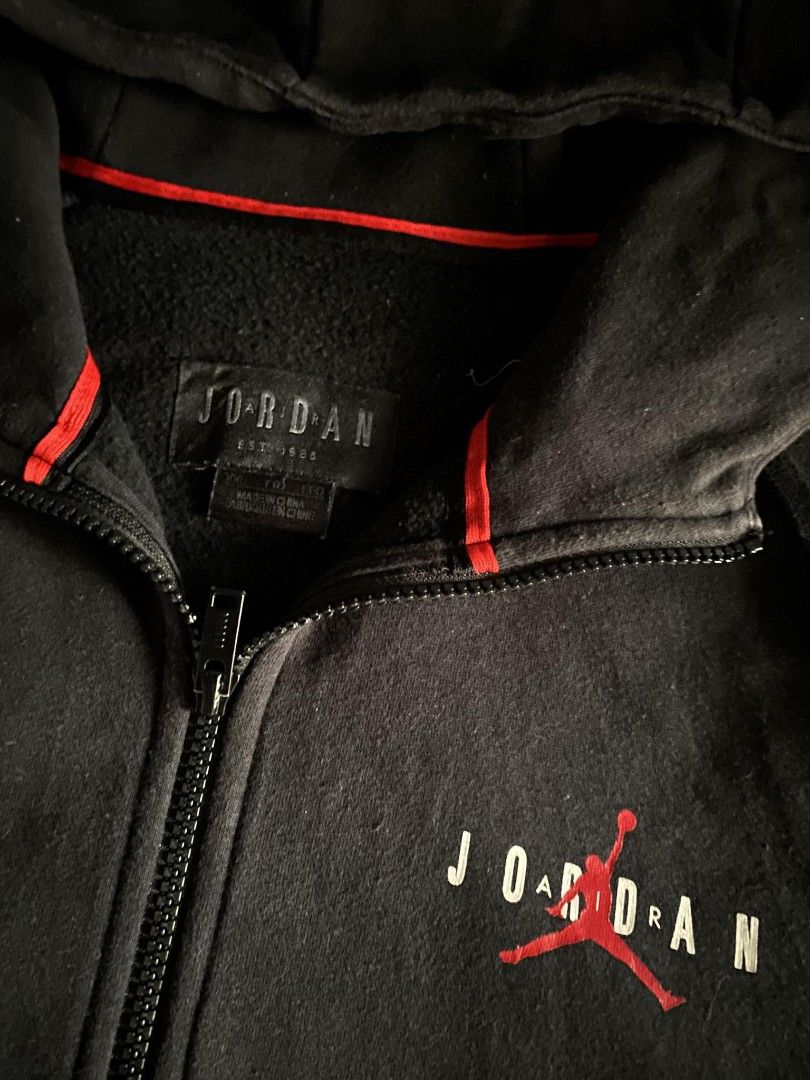 JORDAN ZIP UP SIDE SCRIPT, Men's Fashion, Coats, Jackets and Outerwear ...