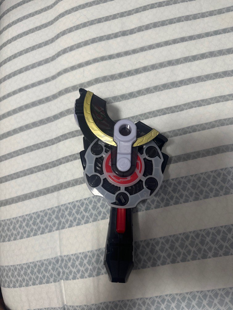 Kamen Rider Geats DX Magnum and Boost Buckles with grip extenders ...