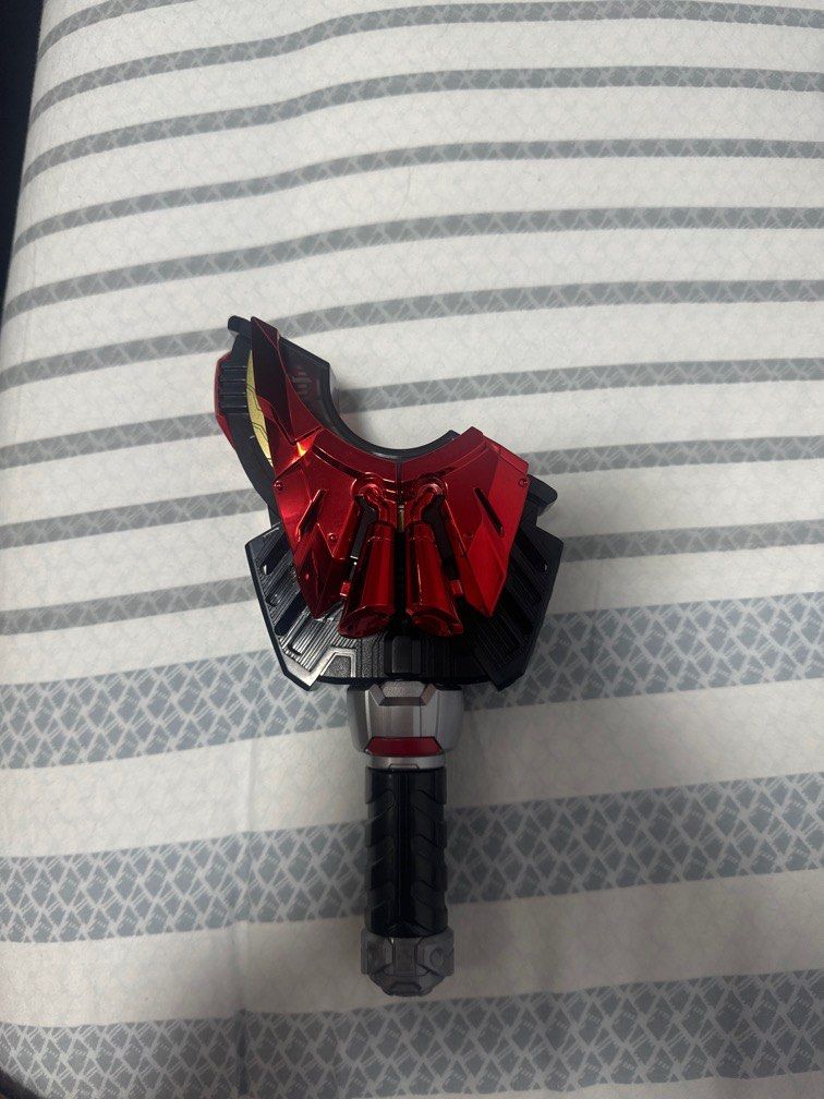 Kamen Rider Geats DX Magnum and Boost Buckles with grip extenders ...