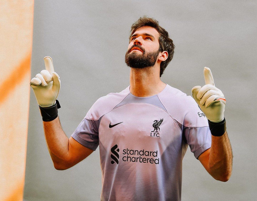 Brand New Liverpool Lilac GK Home Kit for 2022/23, Men's Fashion ...