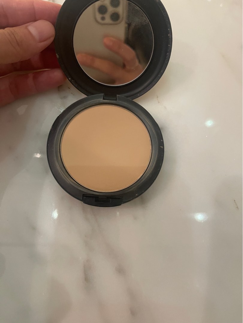 Mac powder NC40, Kesehatan & Kecantikan, Rias Wajah di Carousell