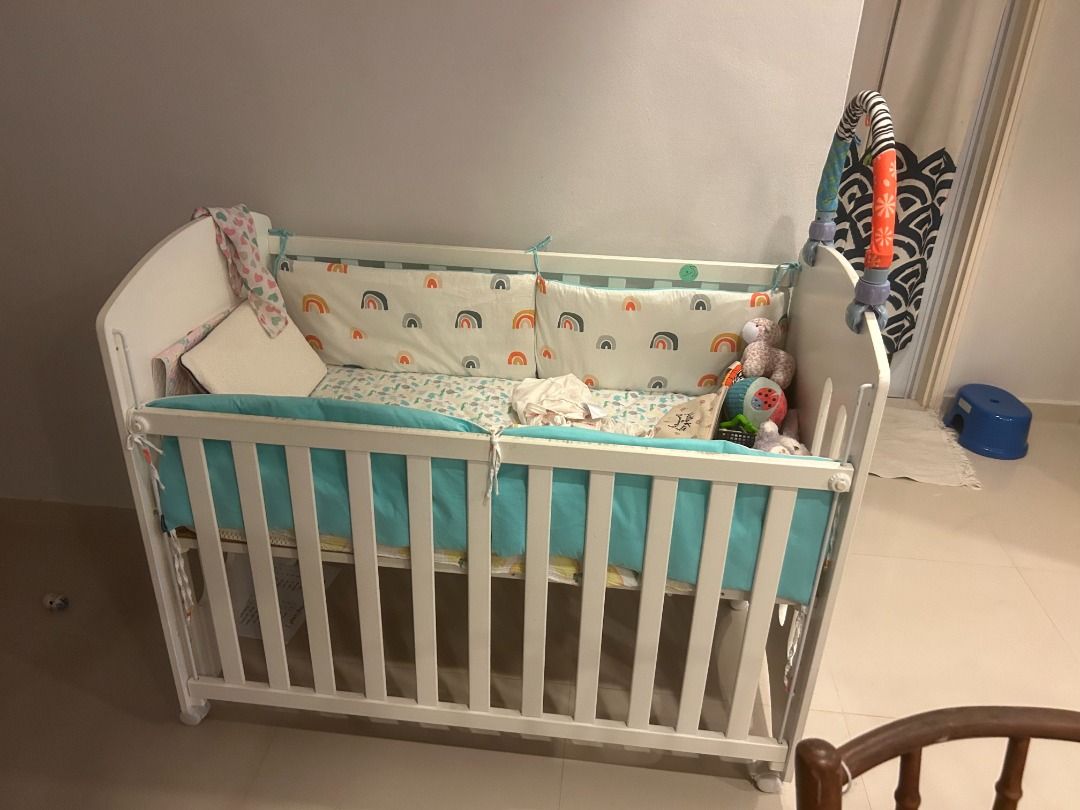 Micuna side sleeper baby cot adjustable height (with mattreess), Babies ...