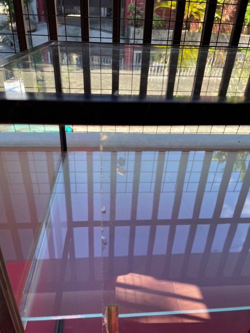 Second Hand Glass Display Stante, Furniture & Home Living, Office ...