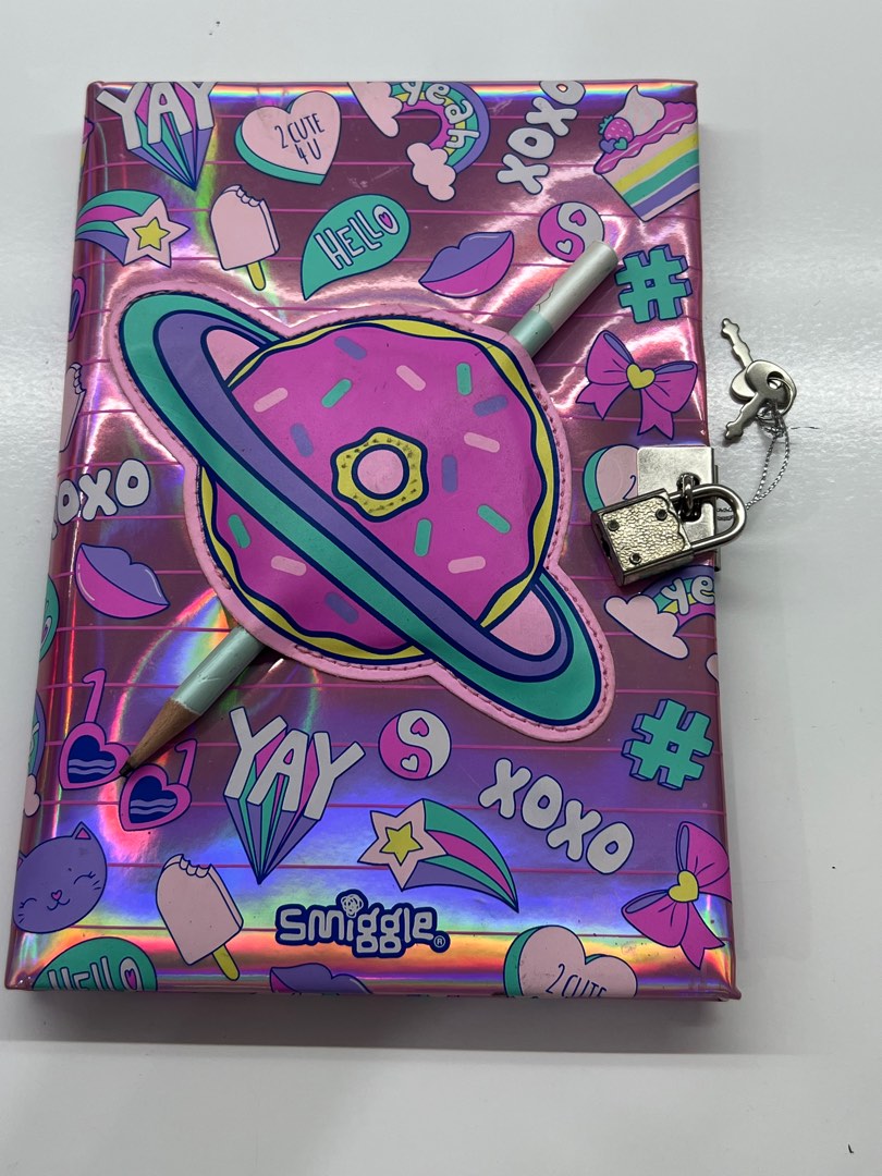 Smiggle lock notebook, Buku & Alat Tulis, Buku di Carousell