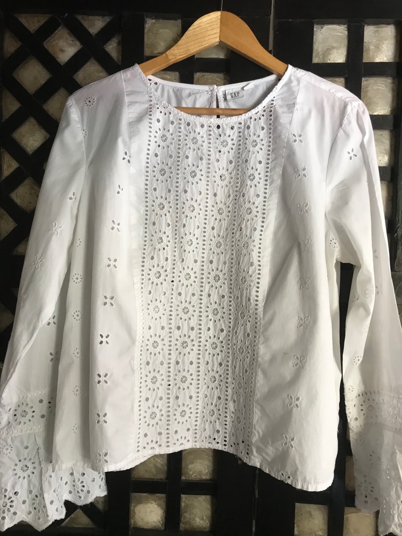 White Eyelet Top by Gap, Women's Fashion, Tops, Blouses on Carousell