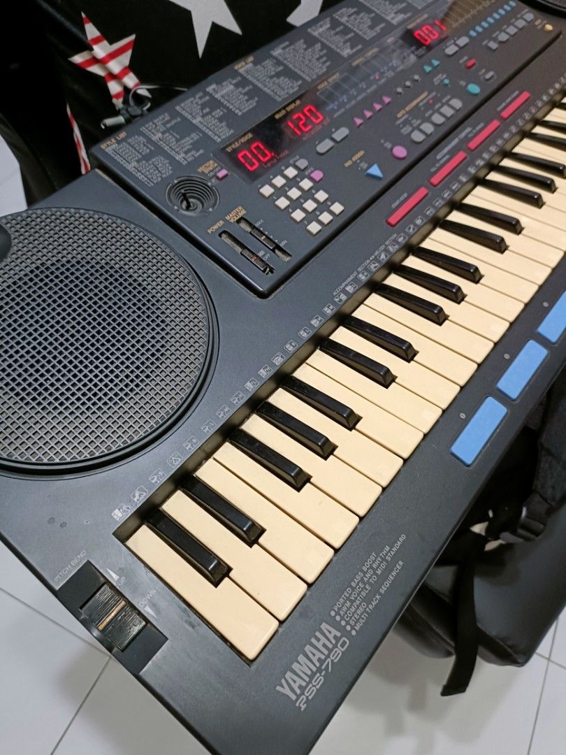 (FJ) Yamaha electronic keyboard with built-in speakers, Hobbies & Toys ...