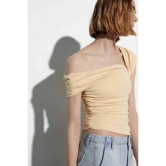 Zara Asymmetrical Light Yellow Top, Women's Fashion, Tops, Others Tops ...