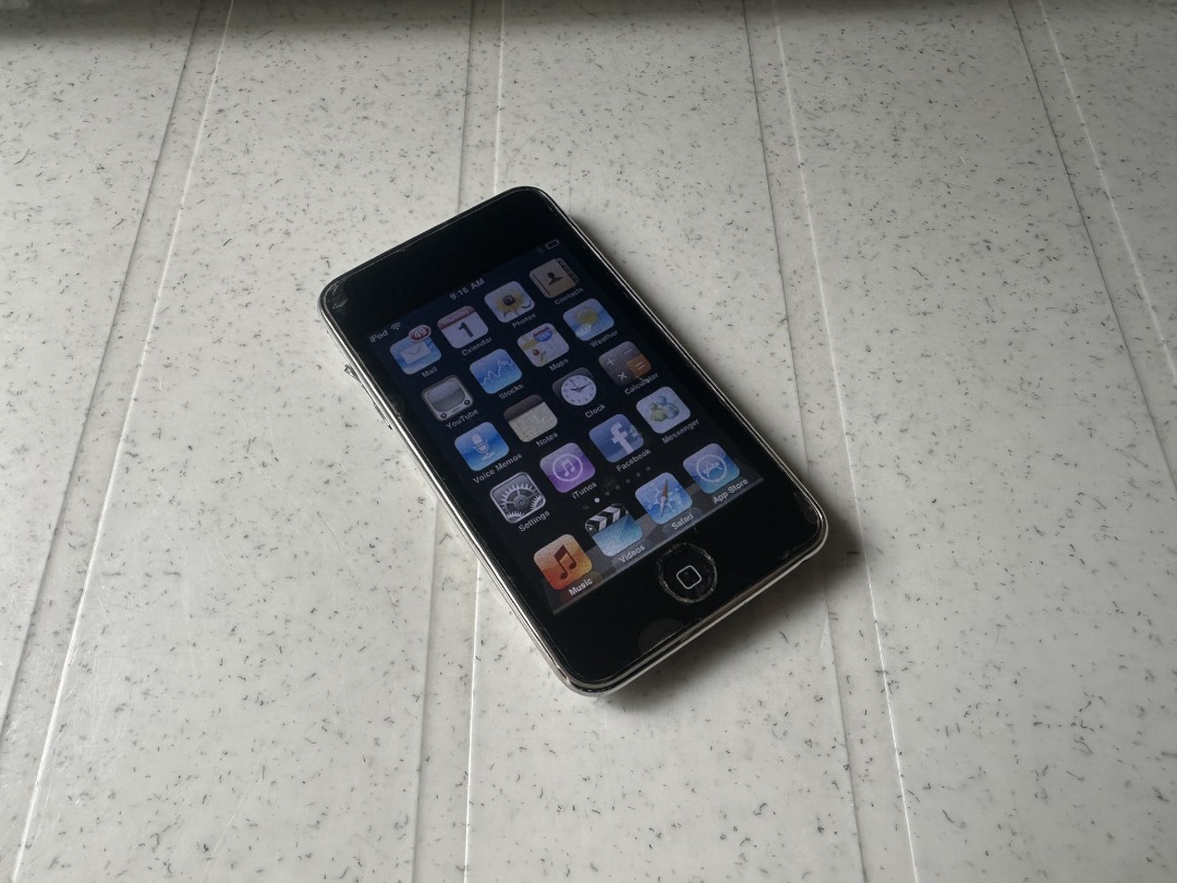 2007 Apple iTouch 2nd Gen 8GB for collector vintage antique, Mobile ...