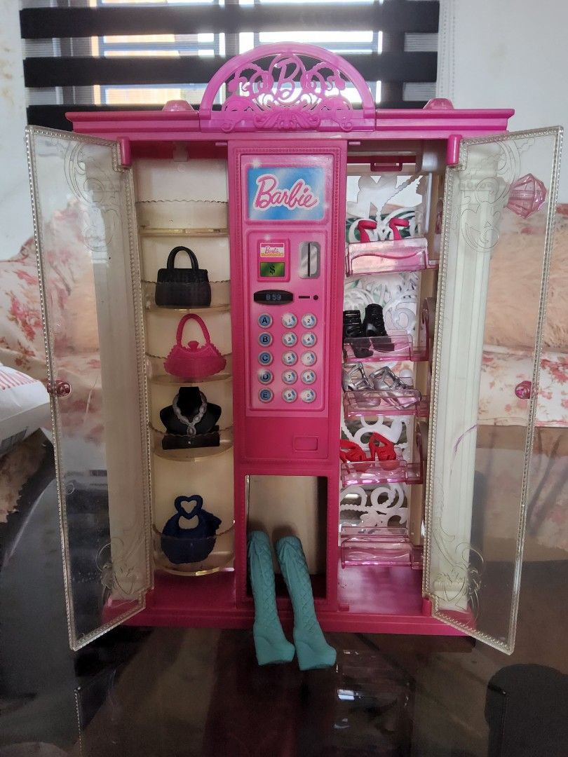 Barbie Life in The Dreamhouse Fashion Vending Machine, Hobbies & Toys ...