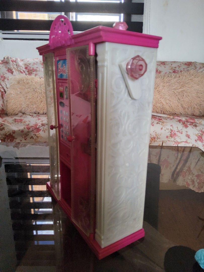 Barbie Life in The Dreamhouse Fashion Vending Machine, Hobbies & Toys ...