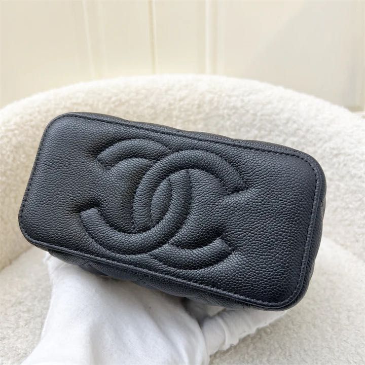Chanel 23P Heart Adjustable Chain Vanity in Black Caviar AGHW (2023 ...