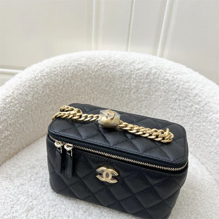 Chanel 23P Heart Adjustable Chain Vanity in Black Caviar AGHW (2023 ...