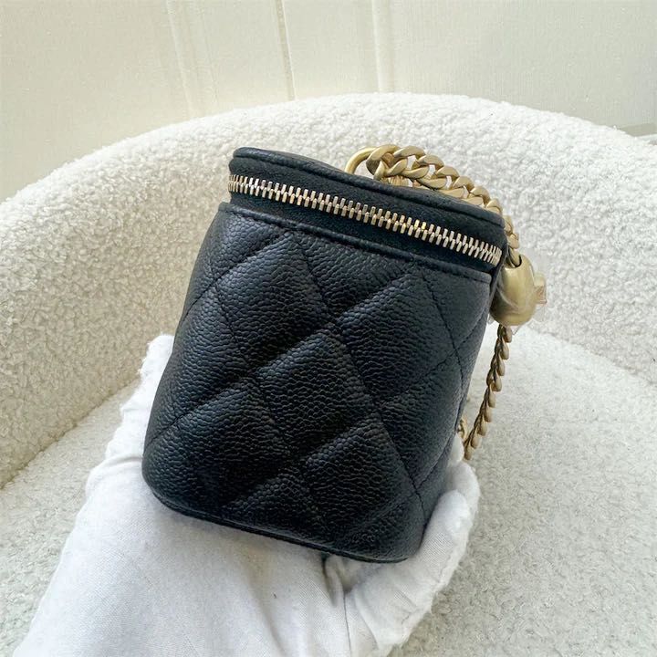Chanel 23P Heart Adjustable Chain Vanity in Black Caviar AGHW (2023 ...
