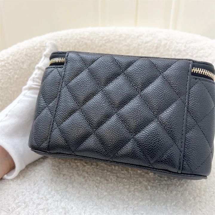 Chanel 23P Heart Adjustable Chain Vanity in Black Caviar AGHW (2023 ...