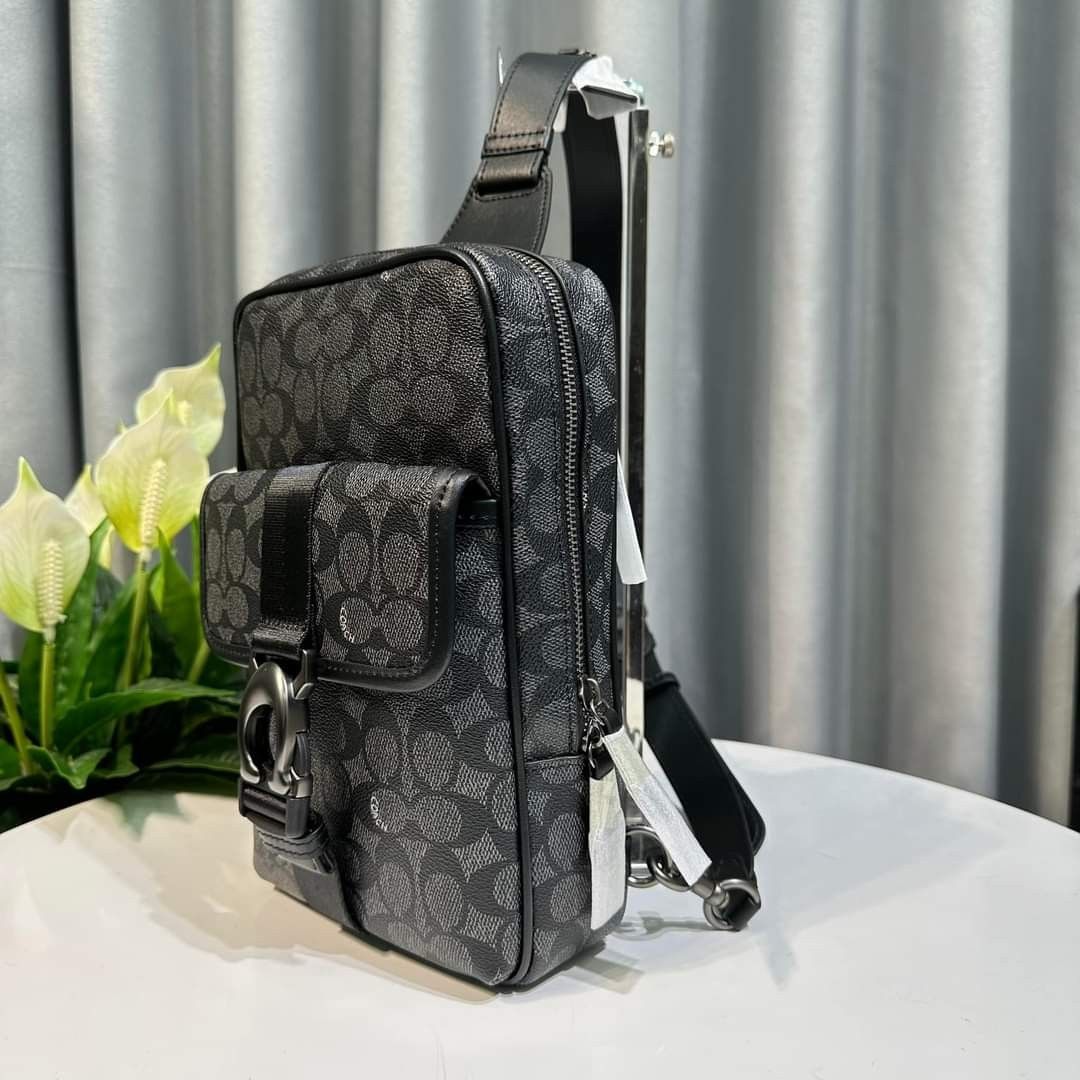 Coach Beck Pack in Signature Canvas, Men's Fashion, Bags, Sling Bags on ...