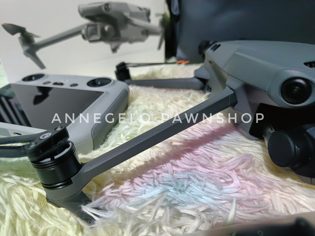 DJI MAVIC 3 CLASSIC 10 cycle count, Photography, Drones on Carousell