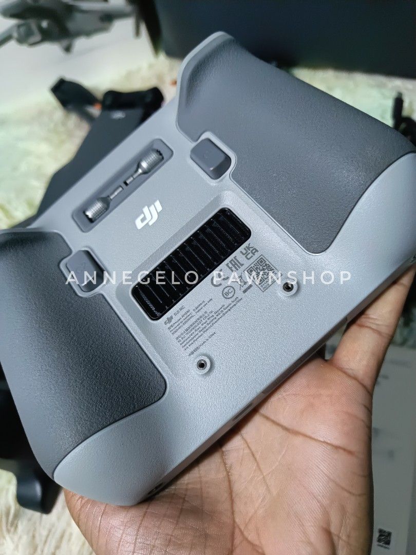 DJI MAVIC 3 CLASSIC 10 cycle count, Photography, Drones on Carousell