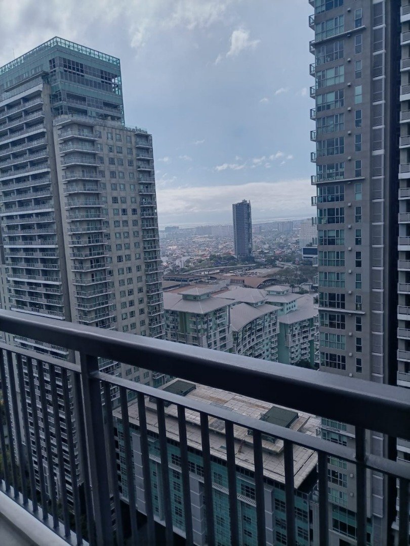 For Sale: 1 Bedroom with Balcony at Park Triangle, BGC, Property, For ...