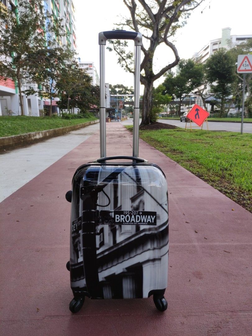 Frank By OCBC 4 Spinner Wheels 20 Inches Cabin Luggage, Hobbies & Toys ...