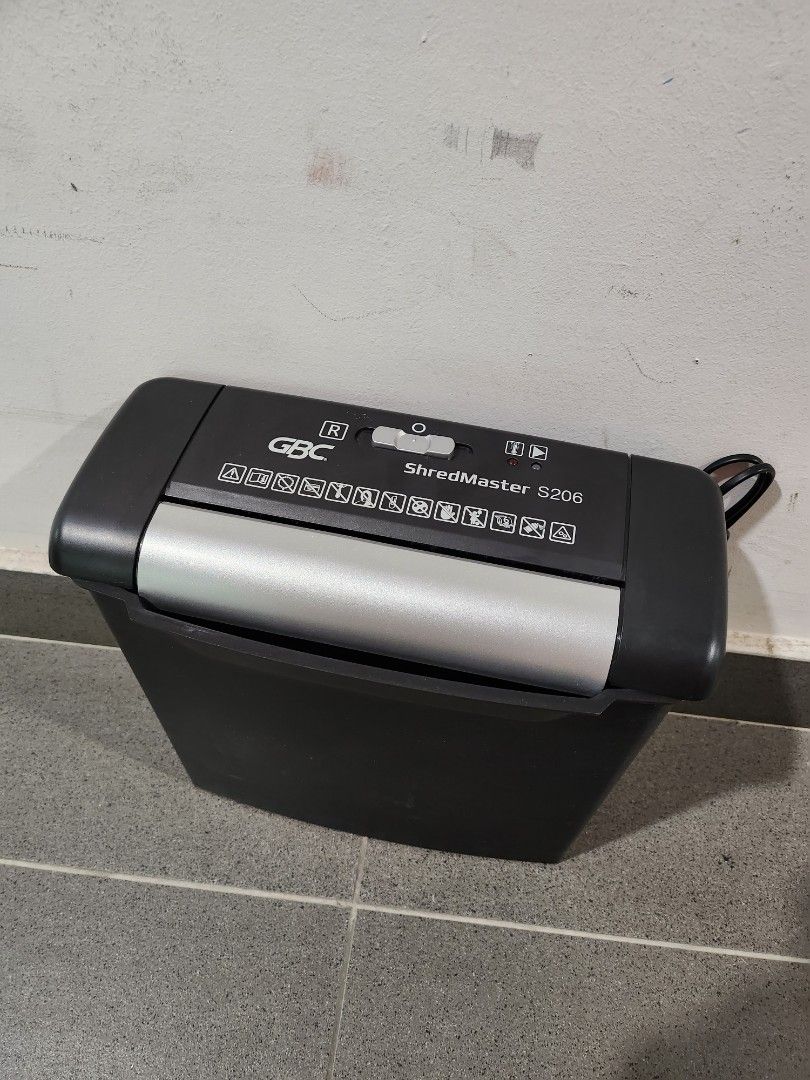 GBC paper shredder Shredmaster S206, Hobbies & Toys, Stationery & Craft ...
