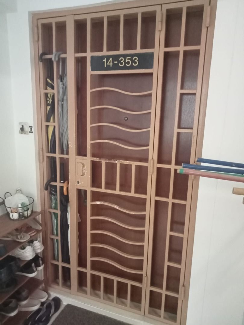 HDB 4x7 Ft Metal Gate- 50 $ - Collect on 26 Jan, Furniture & Home ...