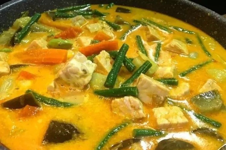 LAUK MALAM RAYA 2024, Food & Drinks, Local Eats on Carousell