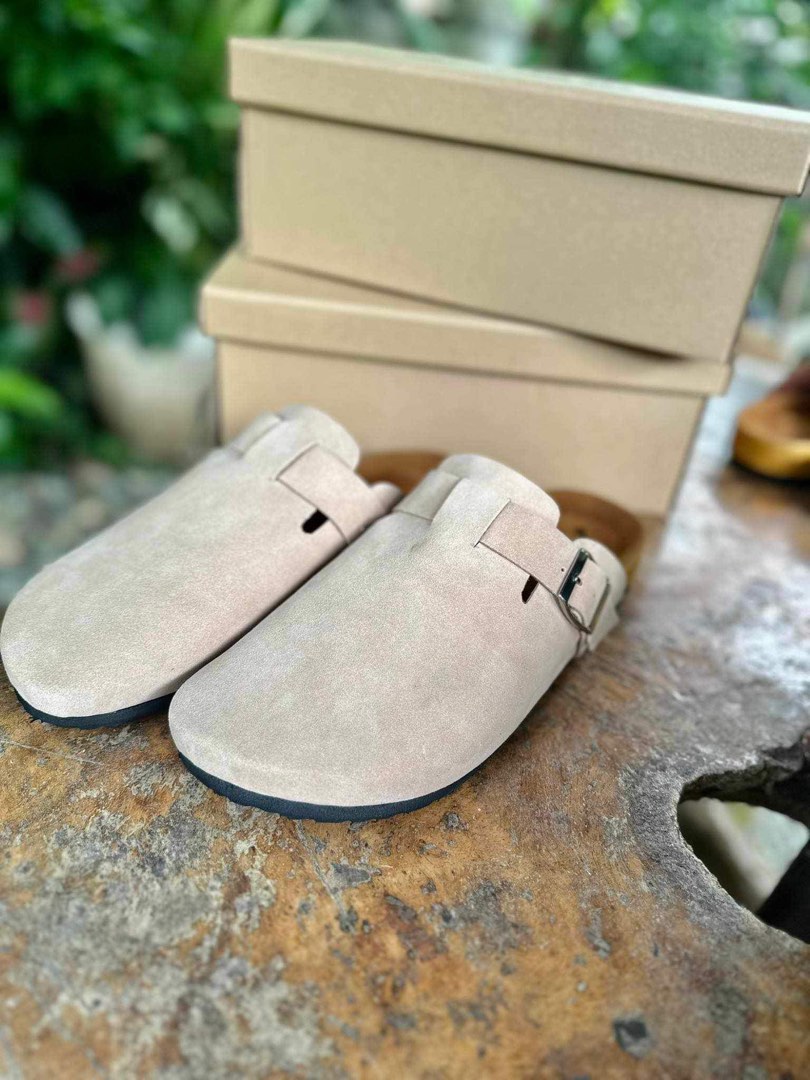 Local Clogs, Women's Fashion, Footwear, Slippers and slides on Carousell