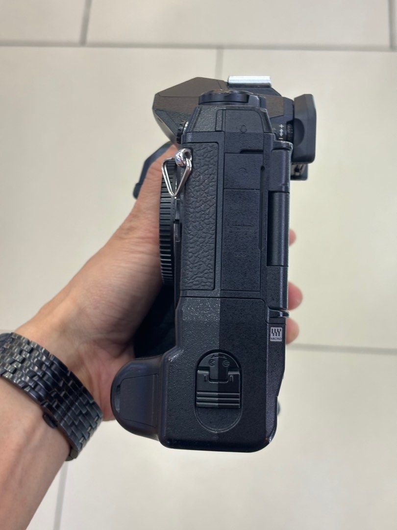 OLYMPUS EM1X BODY, Photography, Cameras on Carousell
