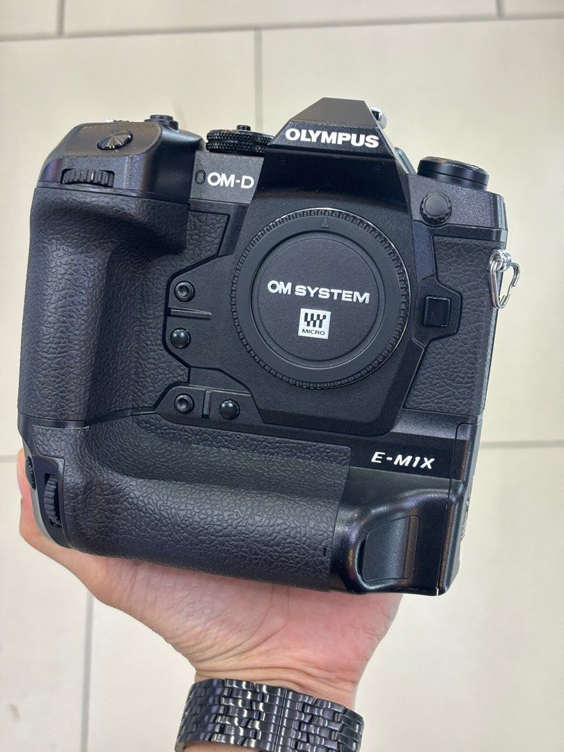OLYMPUS EM1X BODY, Photography, Cameras on Carousell