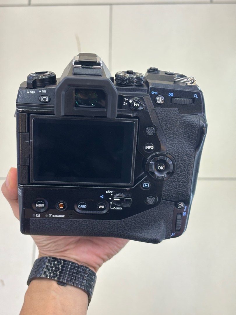 OLYMPUS EM1X BODY, Photography, Cameras on Carousell