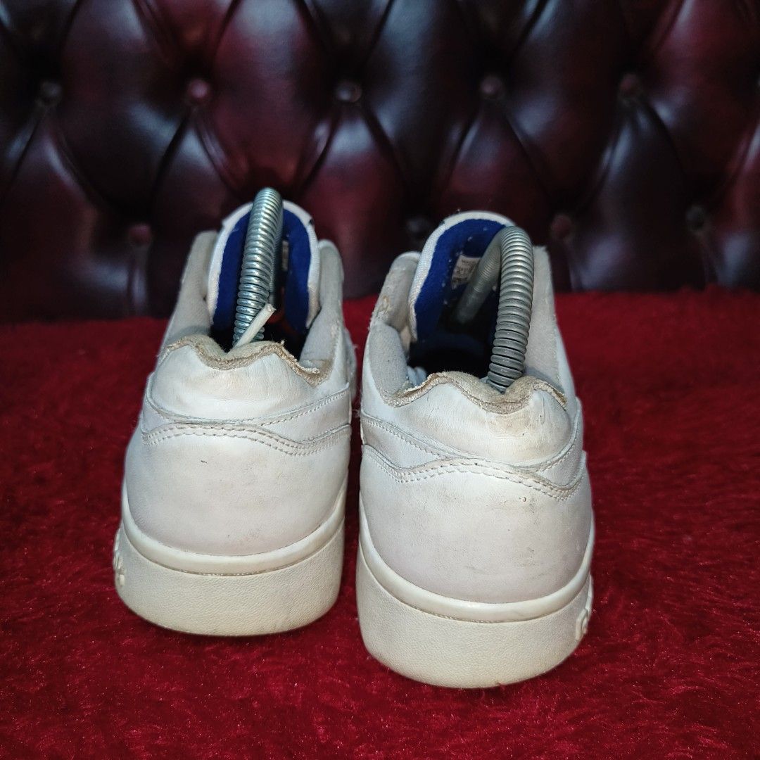 Reebok royal flag (ada repaint ujung), Fesyen Wanita, Sepatu di Carousell