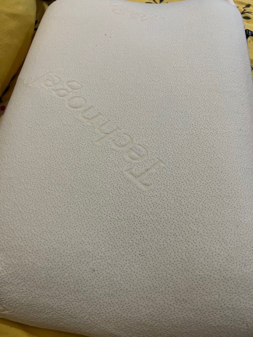 Technogel anatomic pillow, Furniture & Home Living, Bedding & Towels on ...