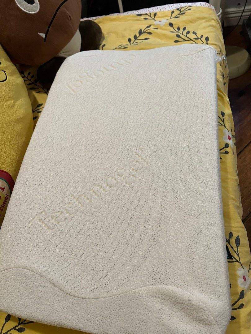 Technogel anatomic pillow, Furniture & Home Living, Bedding & Towels on Carousell